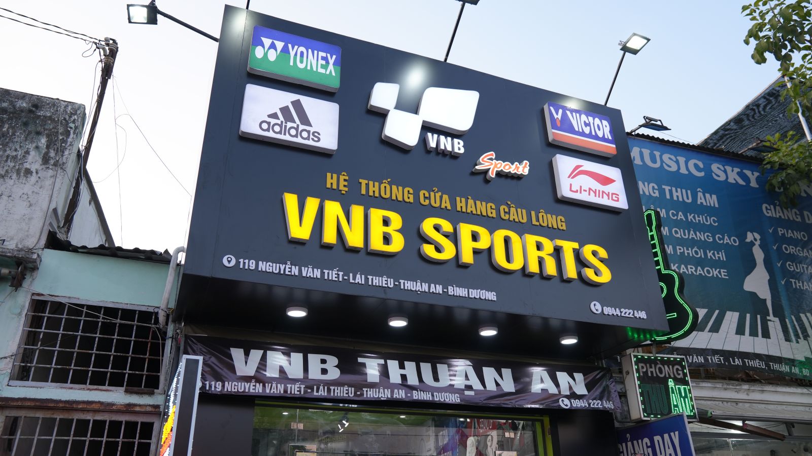 Tưng bừng khai trương ShopVNB Thuận An - Shop cầu lông VNB Sports thứ 55